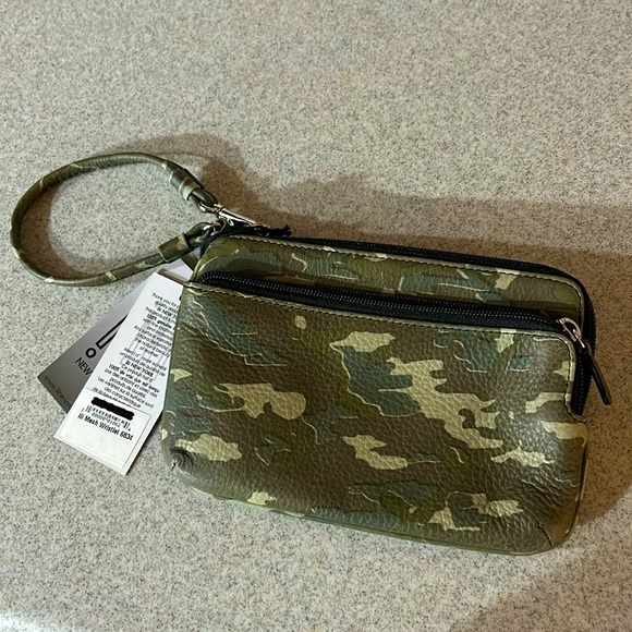 Ili New York | Bags | Nwt Leather Camo Rfid Blocking Wristlet | Poshmark